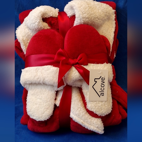 Alcove | Intimates & Sleepwear | Alcove Robe And Slipper Set | Poshmark